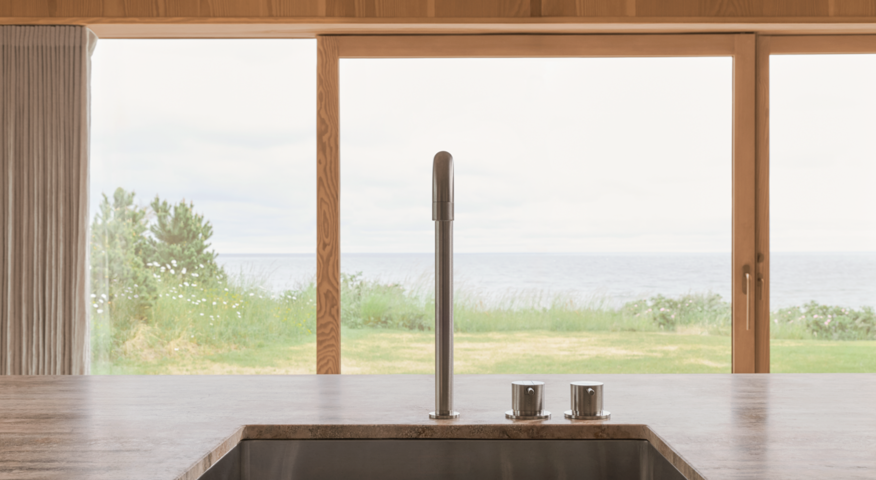 Nyt køkkenarmatur med kogende vand og filtreret vand | VOLA