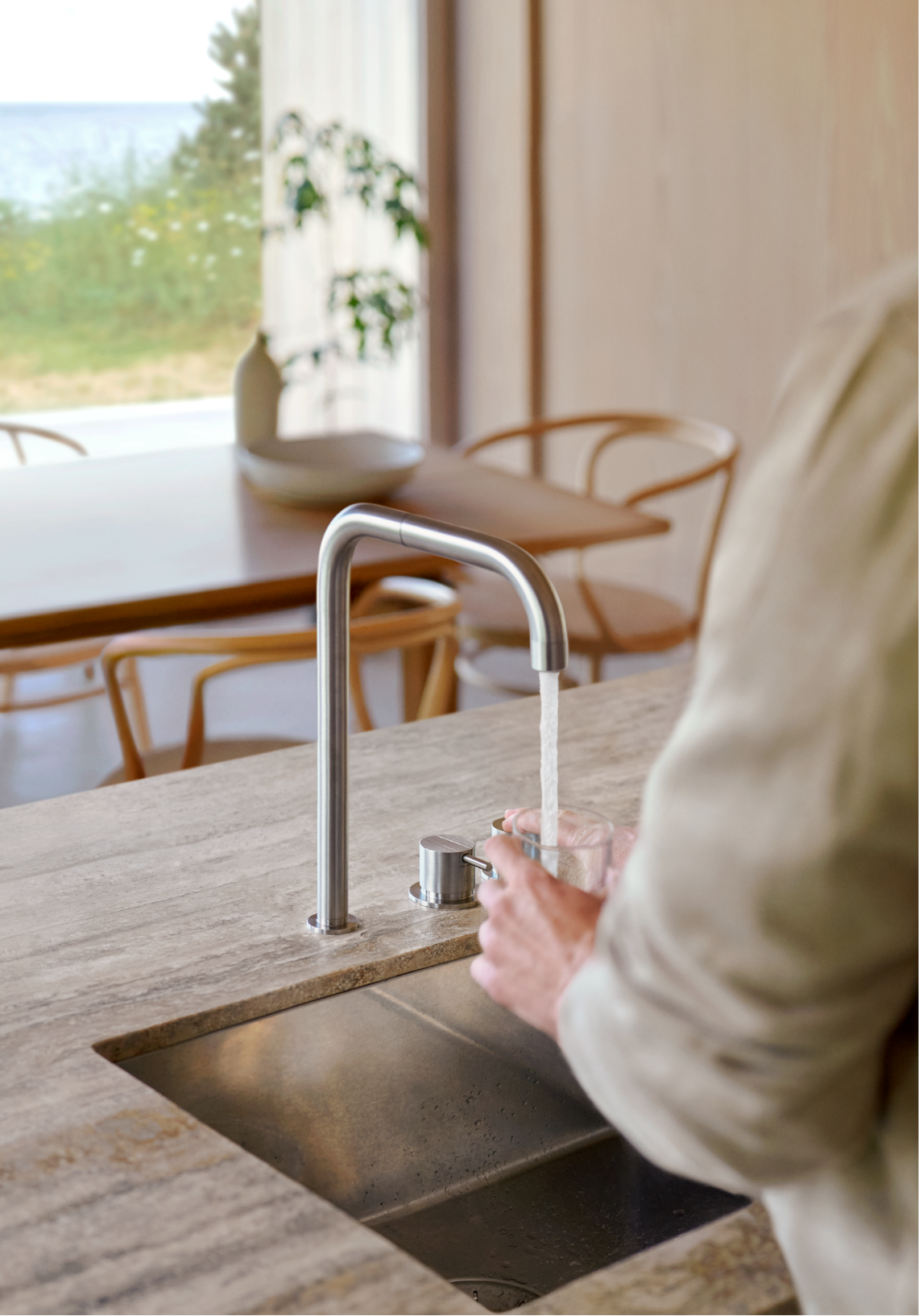 Nyt køkkenarmatur med kogende vand og filtreret vand | VOLA