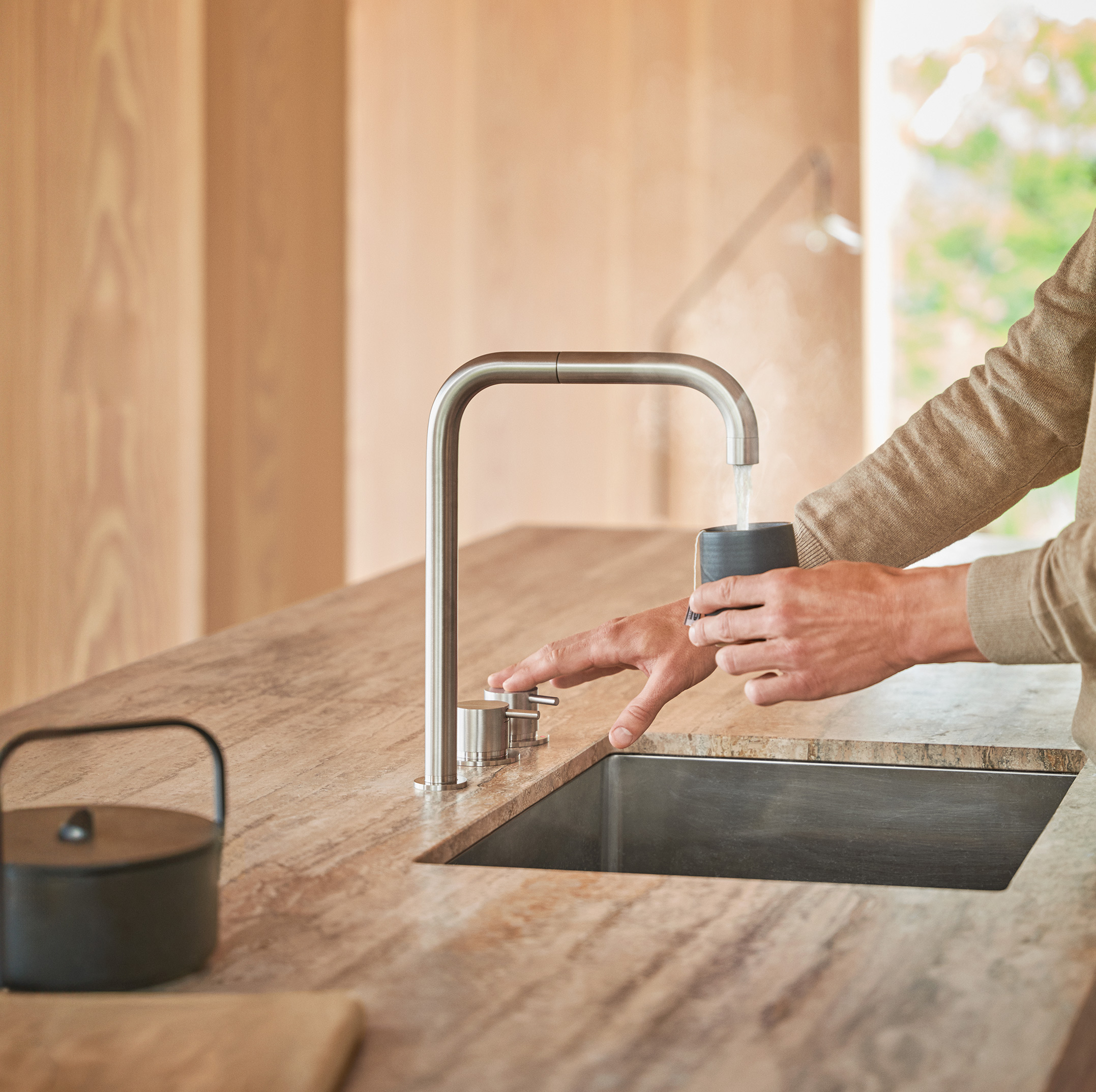 Nyt køkkenarmatur med kogende vand og filtreret vand | VOLA